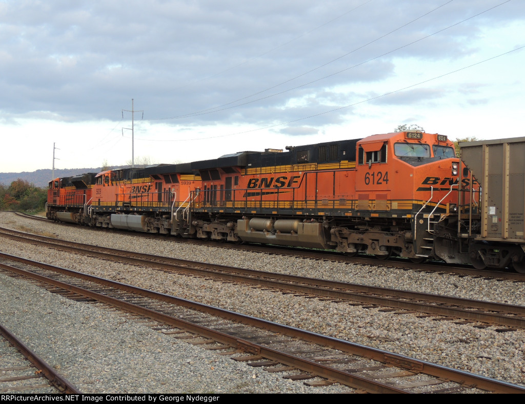 BNSF 6124 & 5939 / ES44AC & 9137 / SD70ACe pulling a coal train
